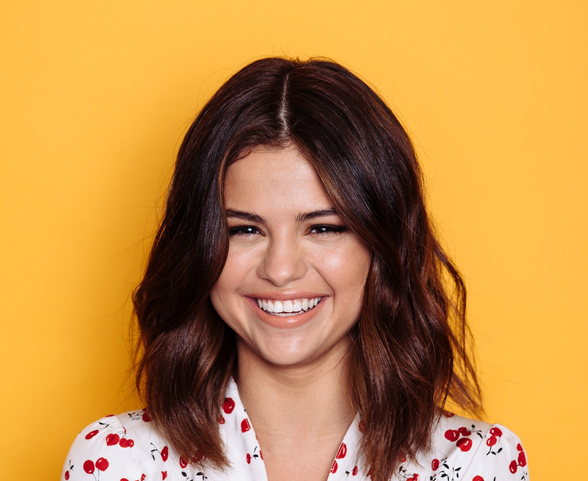 Selena Gomez’s 2025 Smile Transformation: Veneers, Natural Beauty, and ...