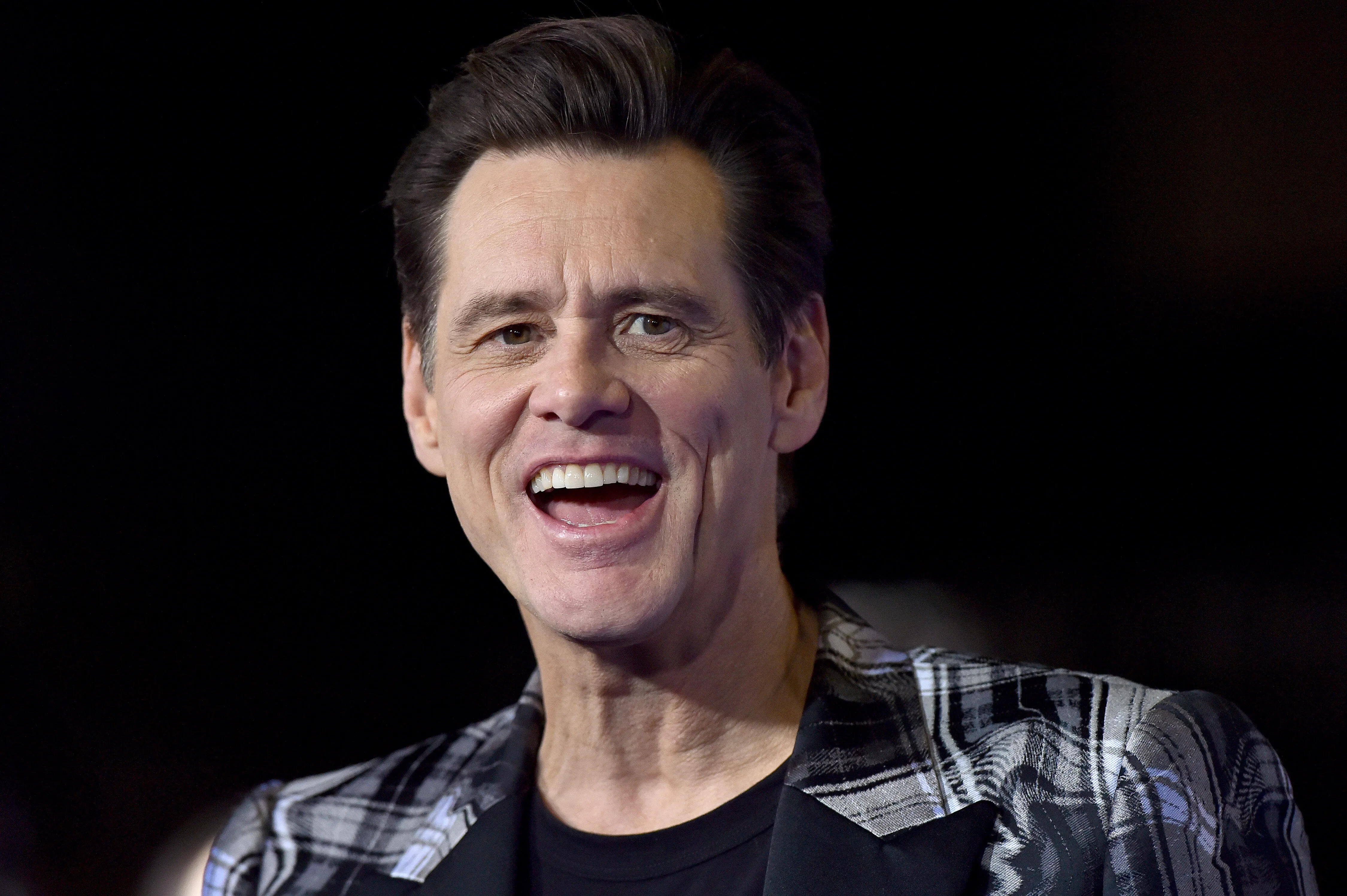 Jim Carrey Teeth: Chipped Tooth, Veneers and Smile Transformation